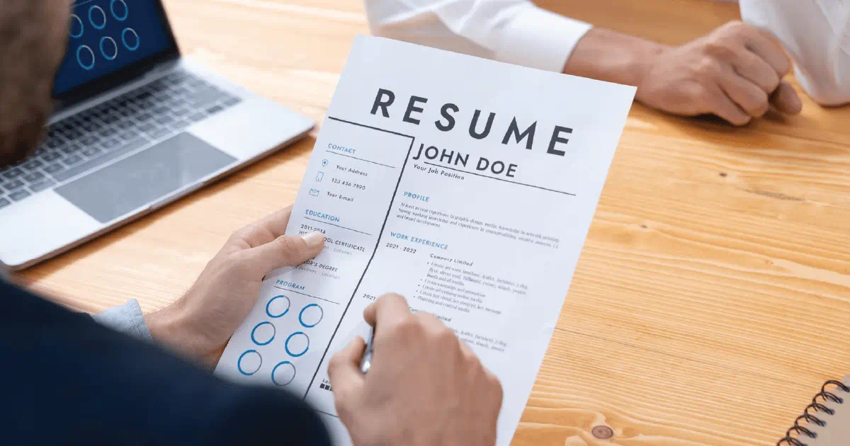Crafting a Standout Resume: Making a Strong First Impression
