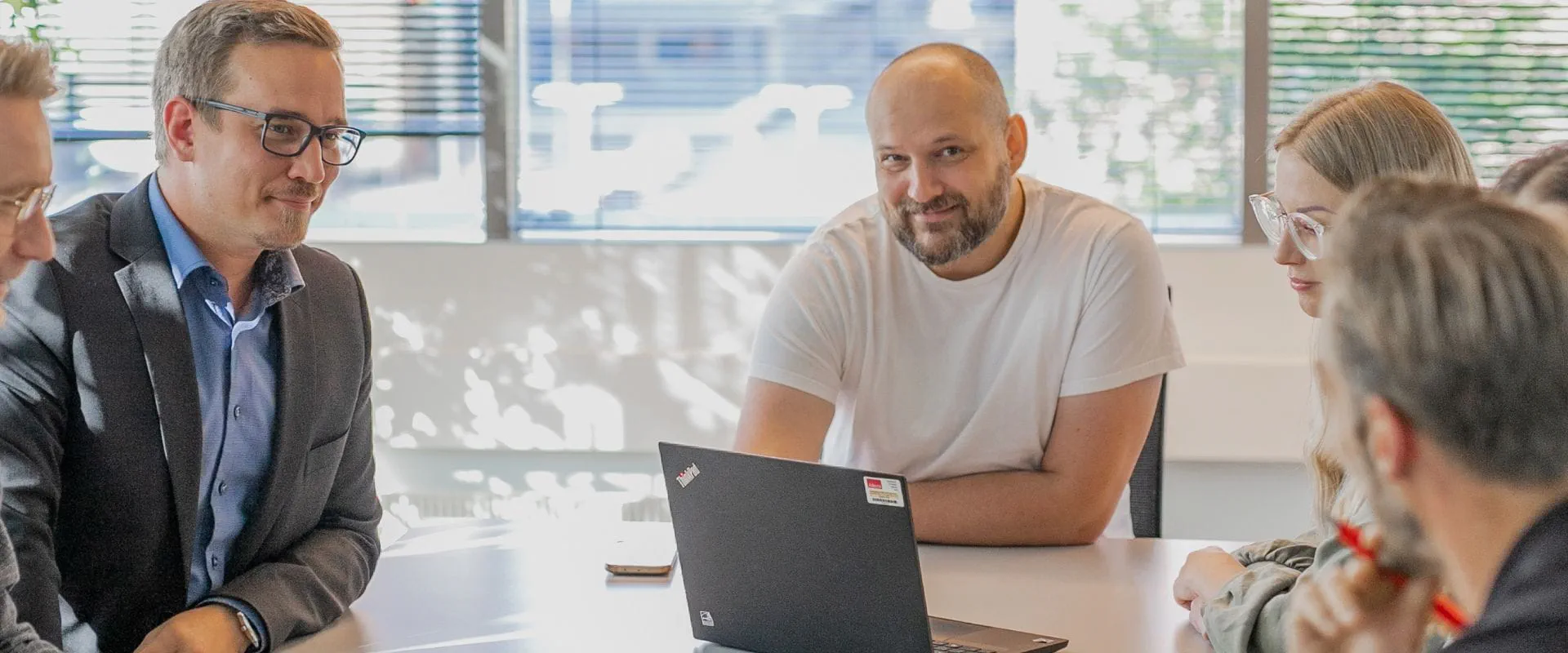 Bemanning - fleksible personalløsninger ved behov | Adecco